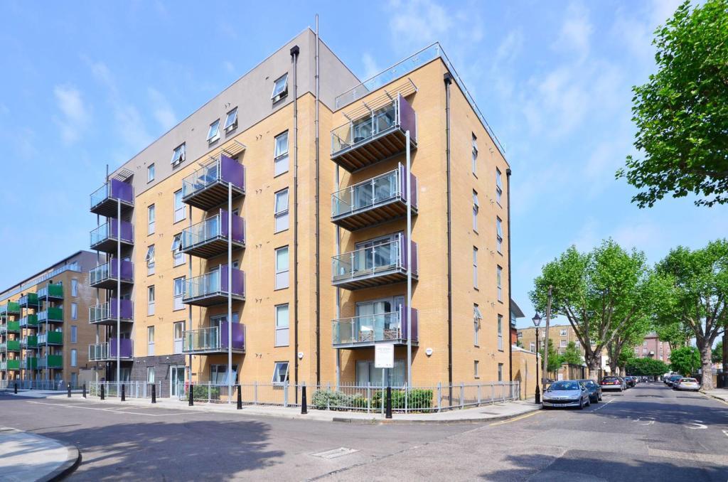 Adamson Knight Estate Agents in Canary Wharf, E14